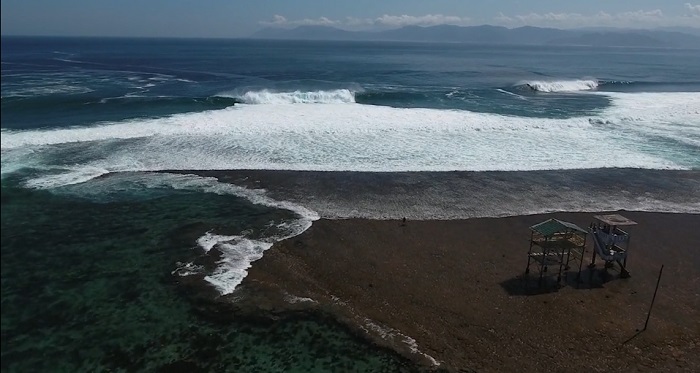 MATT PASSAQUINDICI EN LAKEY PAEAK • SURFER RULE