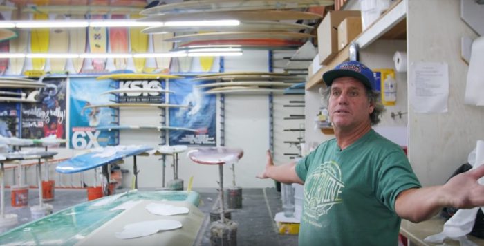 JOE ROPER: UN ICONO EN REPARAR TABLAS - SURFER RULE