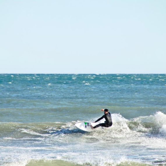 Xavier Tost y su cámara en la playa de Castelldefels - SURFER RULE