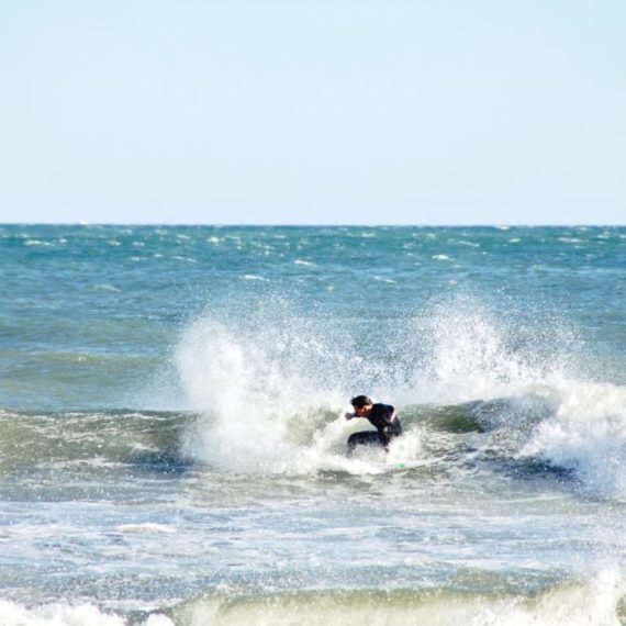 Xavier Tost y su cámara en la playa de Castelldefels - SURFER RULE