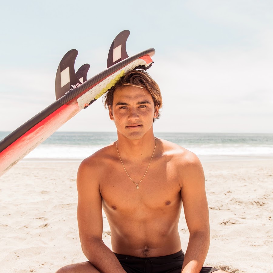 Barron Mamiya surfeando en North Shore - SURFER RULE